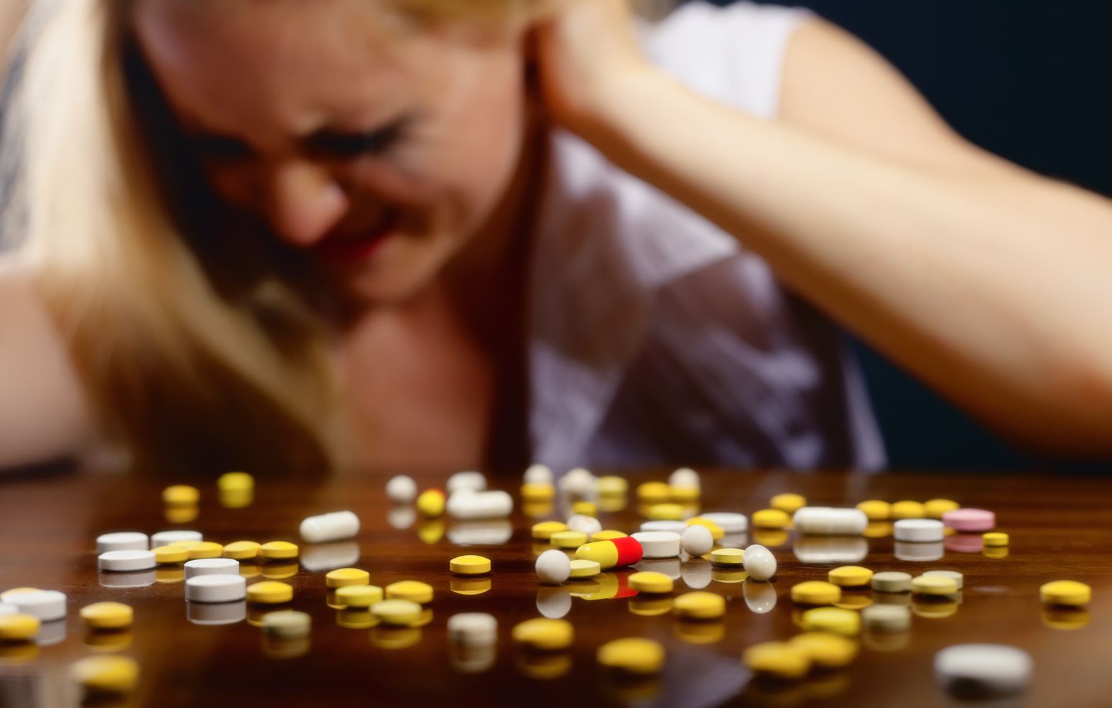 5 Easy-To-Spot Signs That Indicate A Painkiller Addiction ...